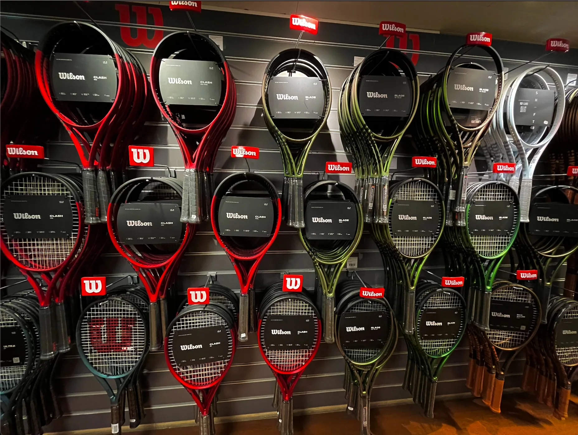How To Choose A Tennis Racket – Buyer's Guide (2025) - TennisLeo